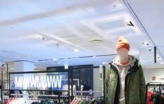 방탄이랑 강다니엘이 입었던 WWWM 갤러리아에 생김 | 네이트 판