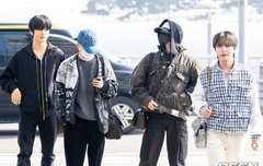 NCT 천러, 출국길에서 팬들과 아쉬운 순간 [박준형의 ZZOOM] | 네이트 판