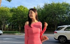 ‘172cm·51.5kg’ 한지혜, 핫핑크 드레스 시선 강탈[SCin스타] | 네이트 판