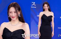 '40세 돌싱' 수현, 이혼 1년 만에 경사…BIFF 폐막식 단독 MC | 네이트 판